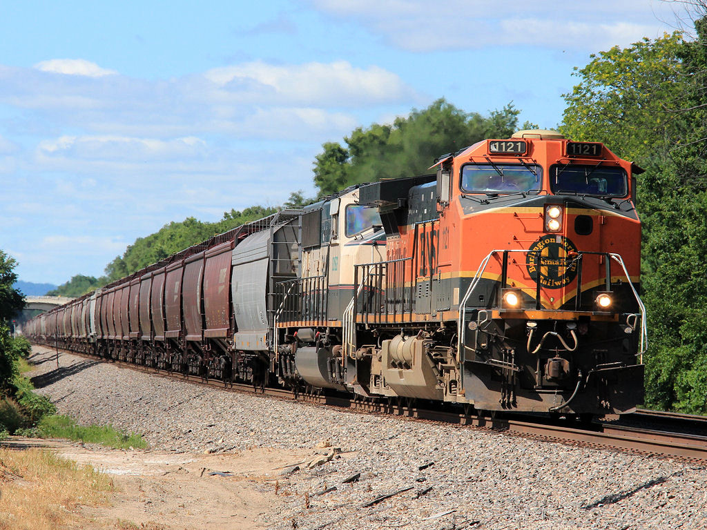 BNSF 1121